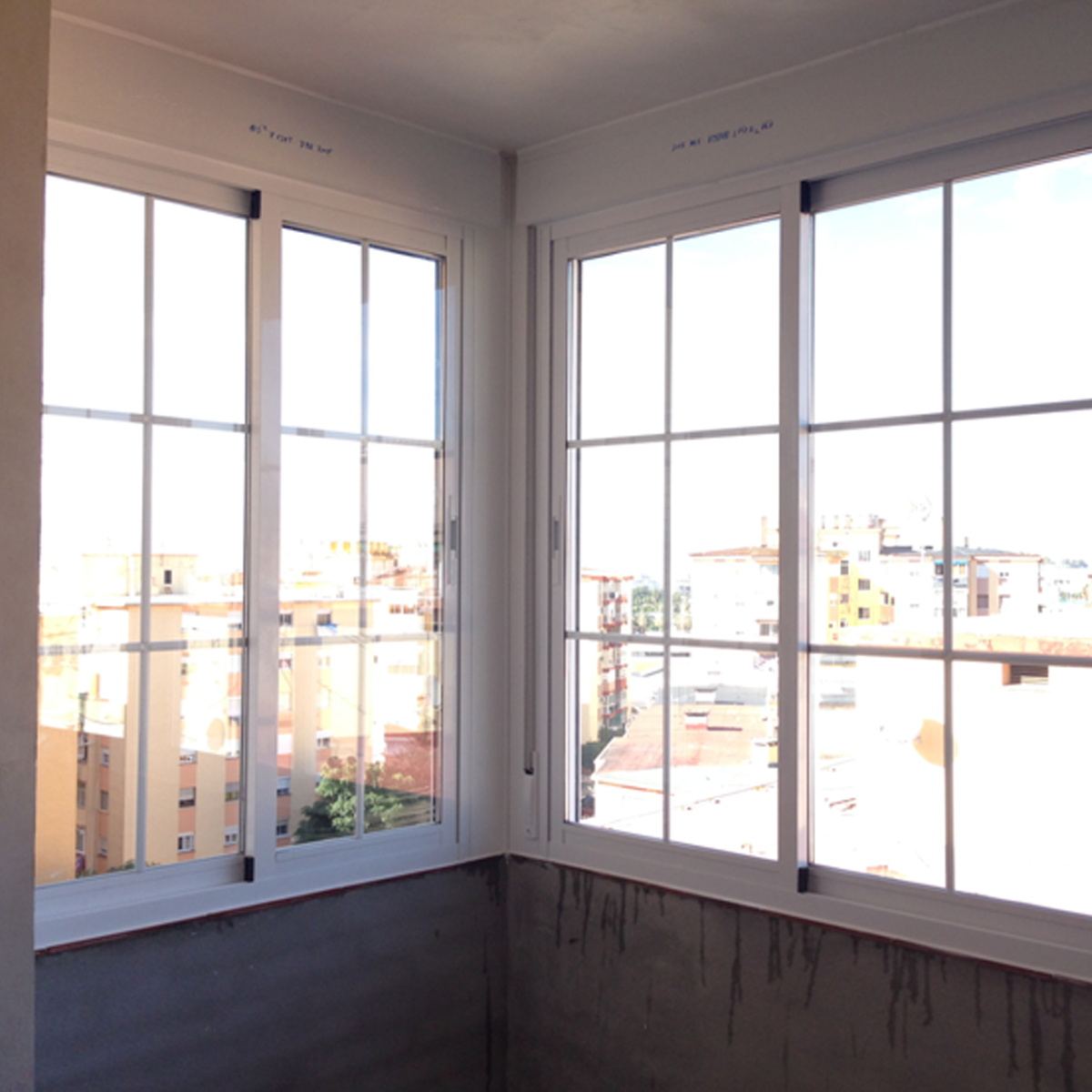 Ventanas de aluminio en Málaga - Roesca